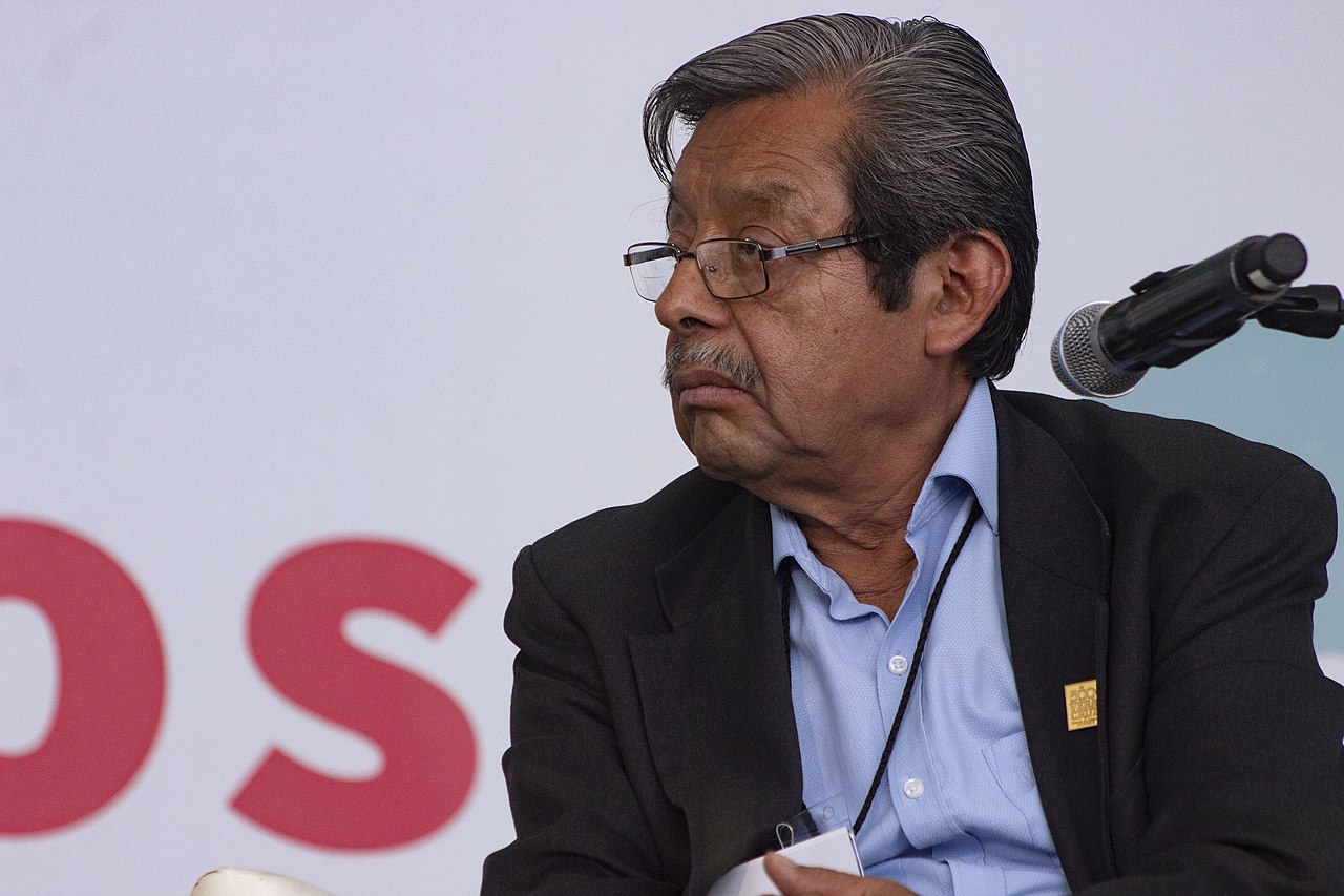 El poeta en lengua náhuatl, Natalio Hernández, presento Tlilamatl, su ...